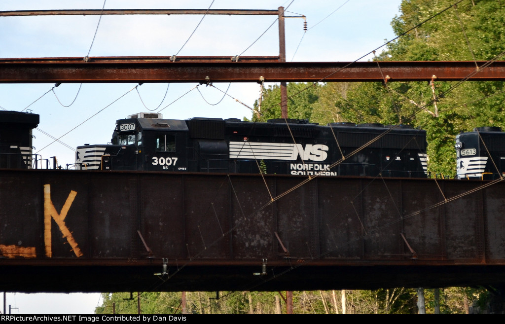 NS GP40-2 3007 on 17G
